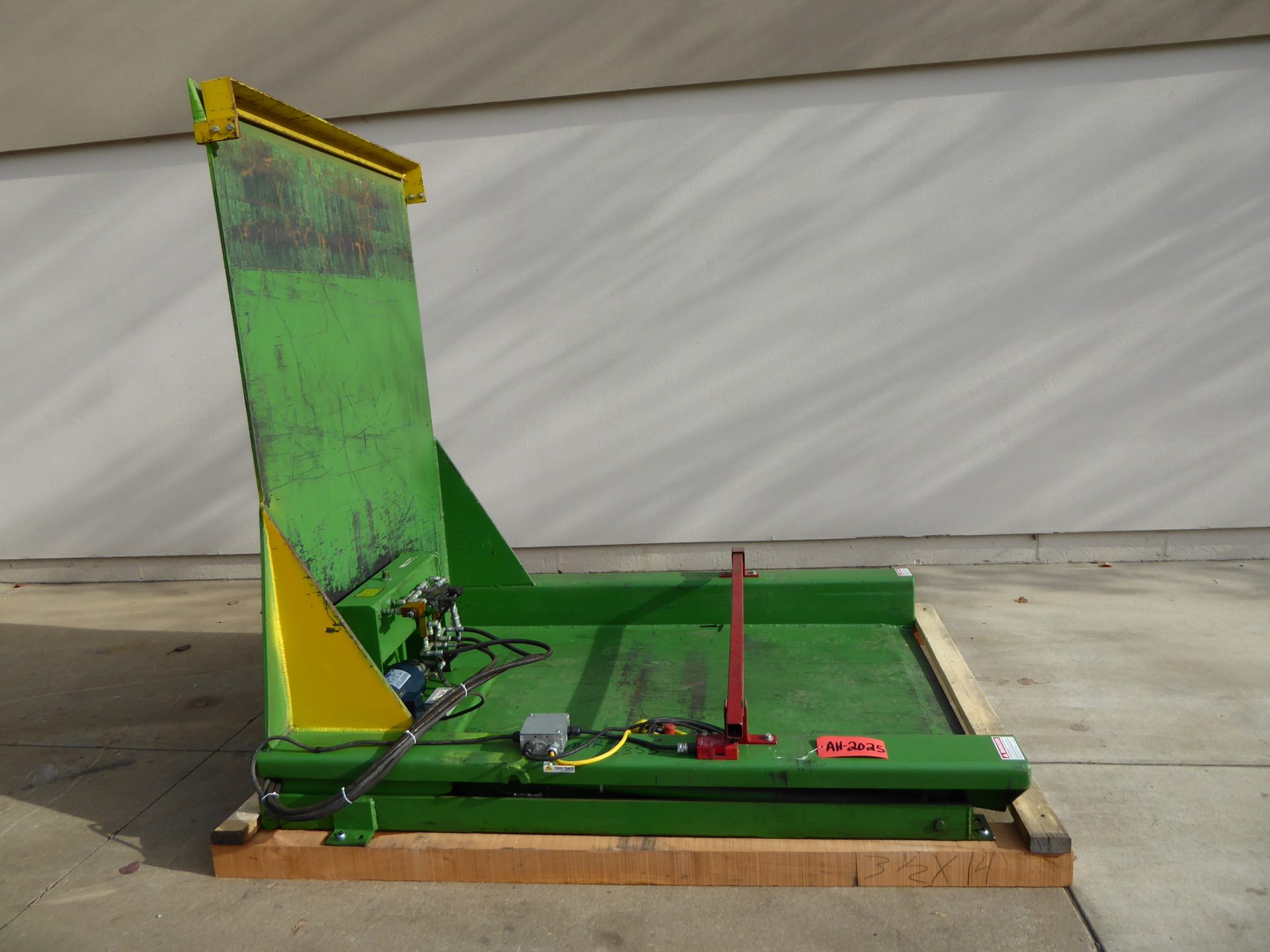 Air Technical Industries 2000 lb Capacity Automatic Hopper AH2457 | Ronatec