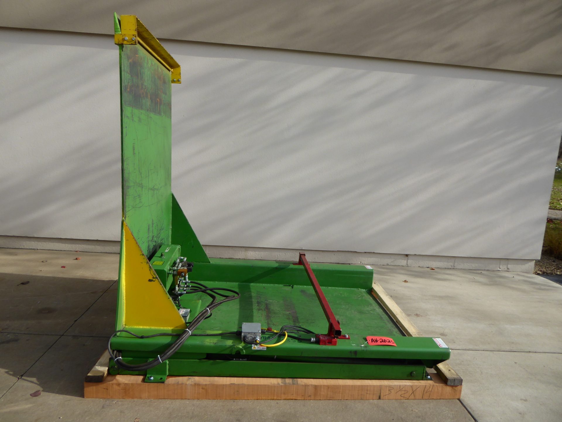 Air Technical Industries 2000 lb Capacity Automatic Hopper AH2457 | Ronatec