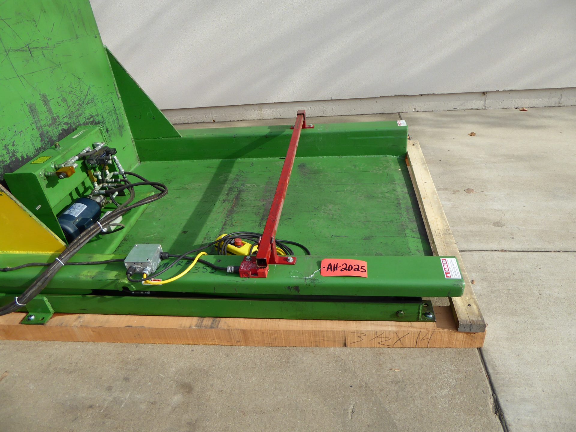 Air Technical Industries 2000 lb Capacity Automatic Hopper AH2457 | Ronatec