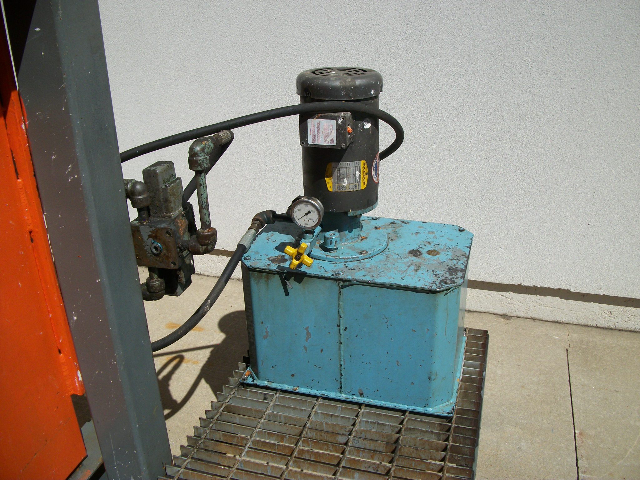 Hercules Style 4000 Lb. Capacity Automatic Dumper AH2465 | Ronatec